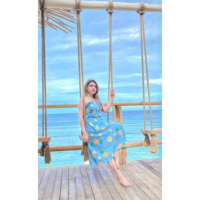 10 Foto Via Vallen, Manyun karena Adik Dilamar Duluan