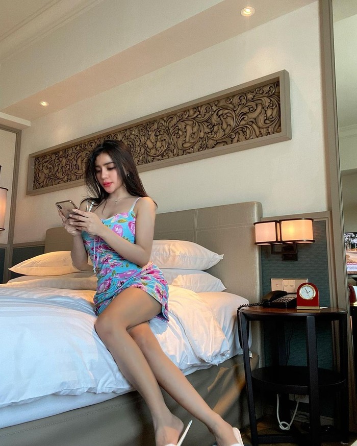 10 Potret Erni Tisya yang Disebut Netizen Calon Bidadari Surga