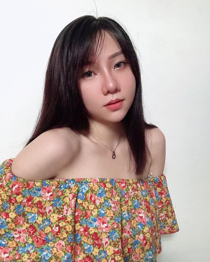 7 Potret Jena Dammaya, Si Gamer Seksi nan Kawaii