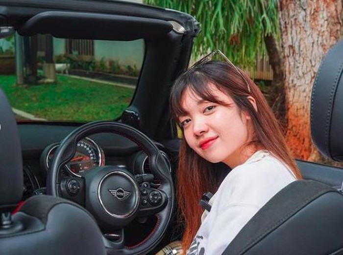 Potret Bella Kuku, Selebgram yang Disebut Mirip Lisa BLACKPINK Potret Bella Kuku, Selebgram yang Disebut Mirip Lisa BLACKPINK
