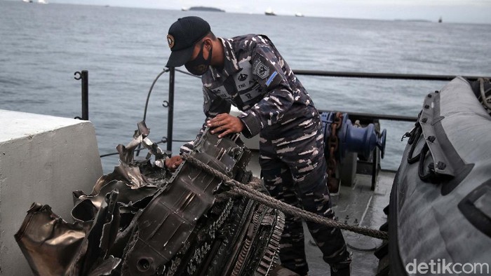 Turbin Pesawat Sriwijaya Air SJ182 Berhasil Diangkat