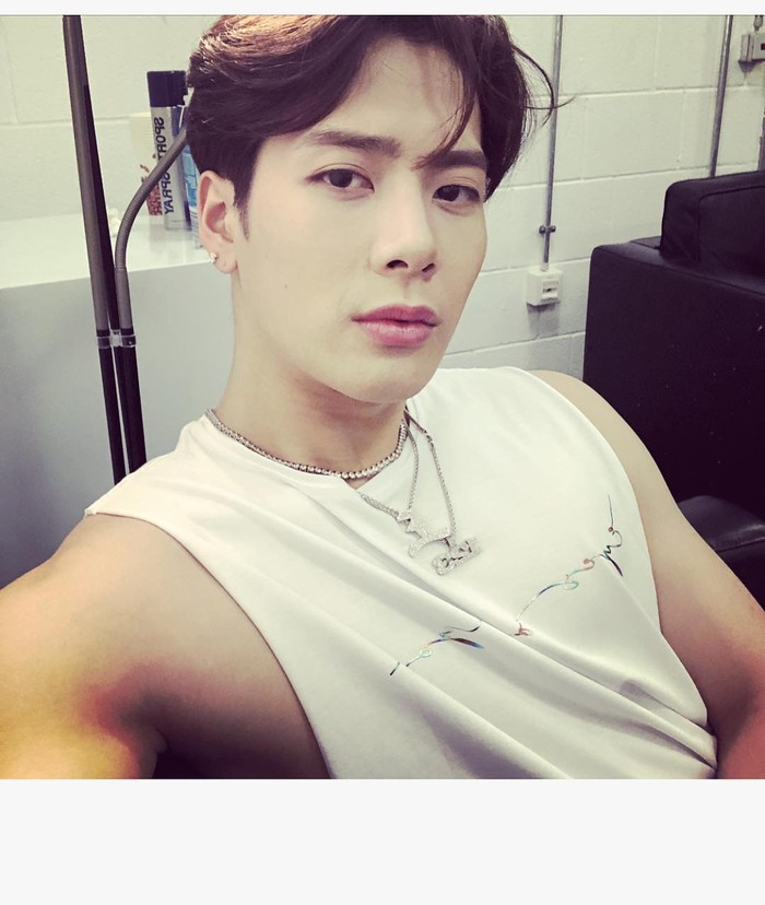 7 Gaya Jackson Wang yang Ditiru Buat Feed Instagram