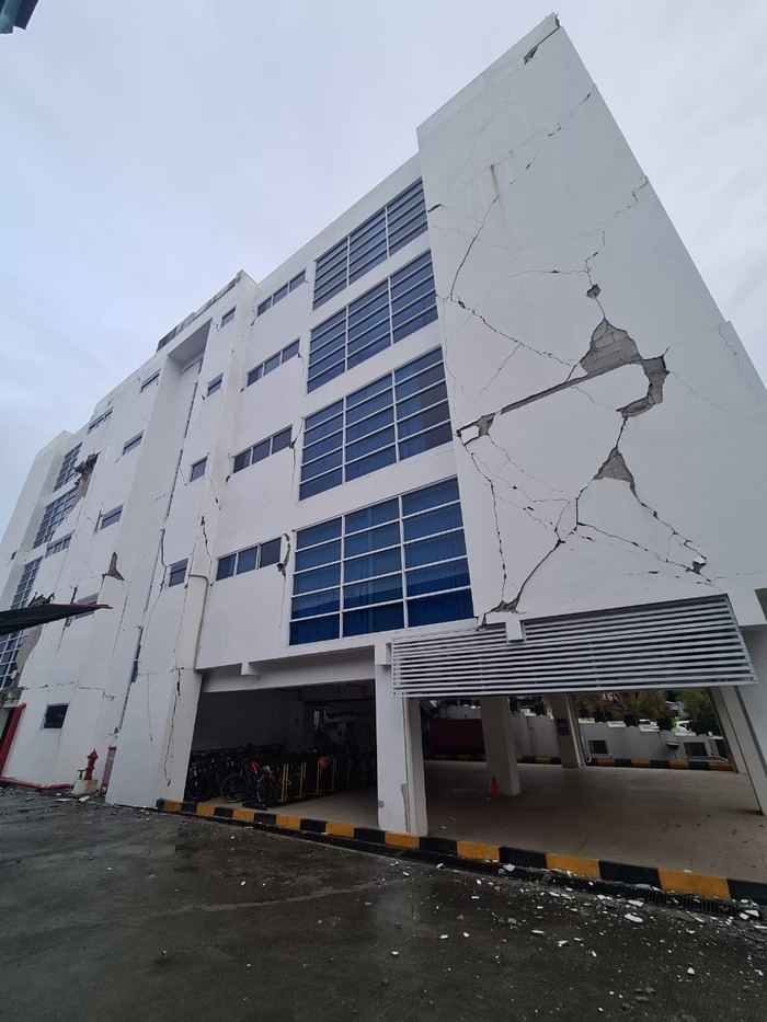 Penampakan Kantor Gubernur Sulbar-Hotel Maleo Rusak Akibat Gempa Majene