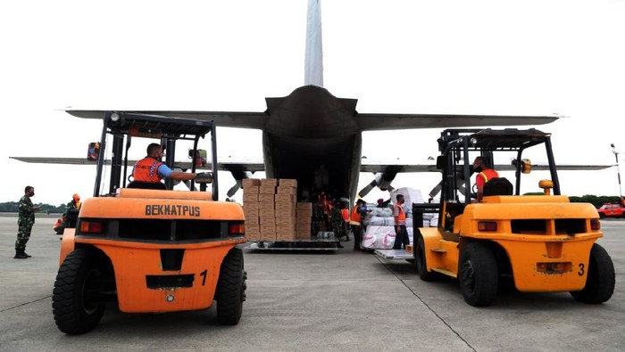 Pengiriman Bantuan Logistik ke Sulawesi Barat