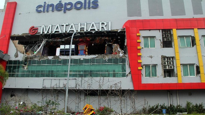 Terkini! Foto-foto Dampak Gempa Bumi di Mamuju