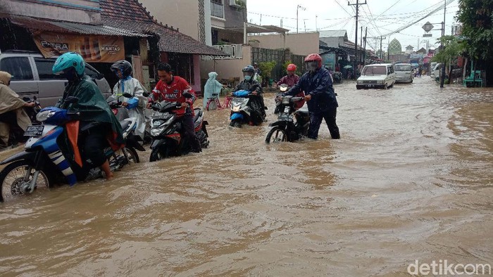 Banjir di Kudus, Sejumlah Kendaraan Mogok
