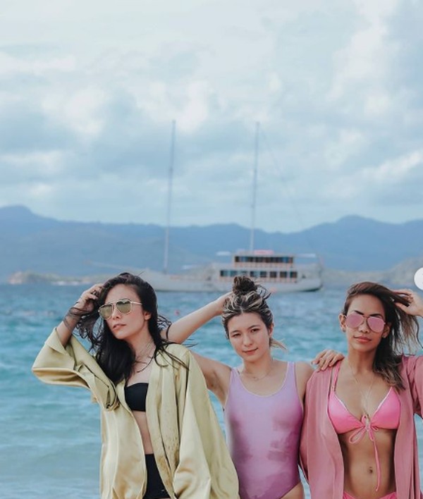 Indahnya Labuan Bajo Vs Cantiknya Wulan Guritno