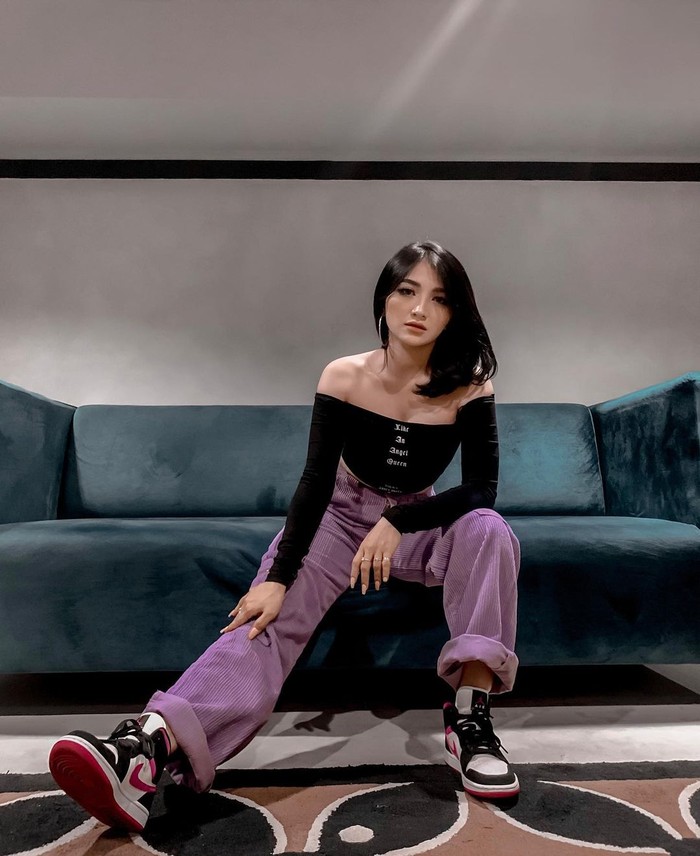 10 Potret Diora Dior, YouTuber Gaming 'Sobat Sabun'