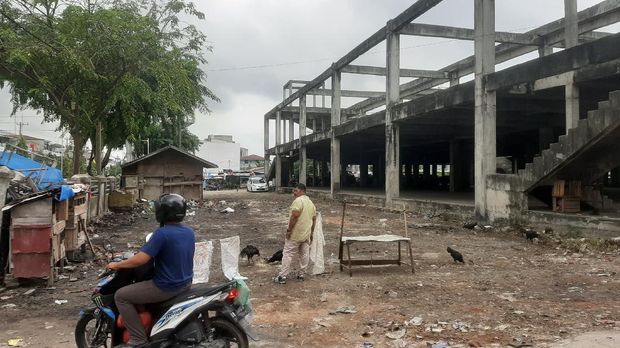 Hampir Sebulan Tak Diangkut, Sampah di Pasar Pekanbaru Mulai Dibersihkan Hampir Sebulan Tak Diangkut, Sampah di Pasar Pekanbaru Mulai Dibersihkan