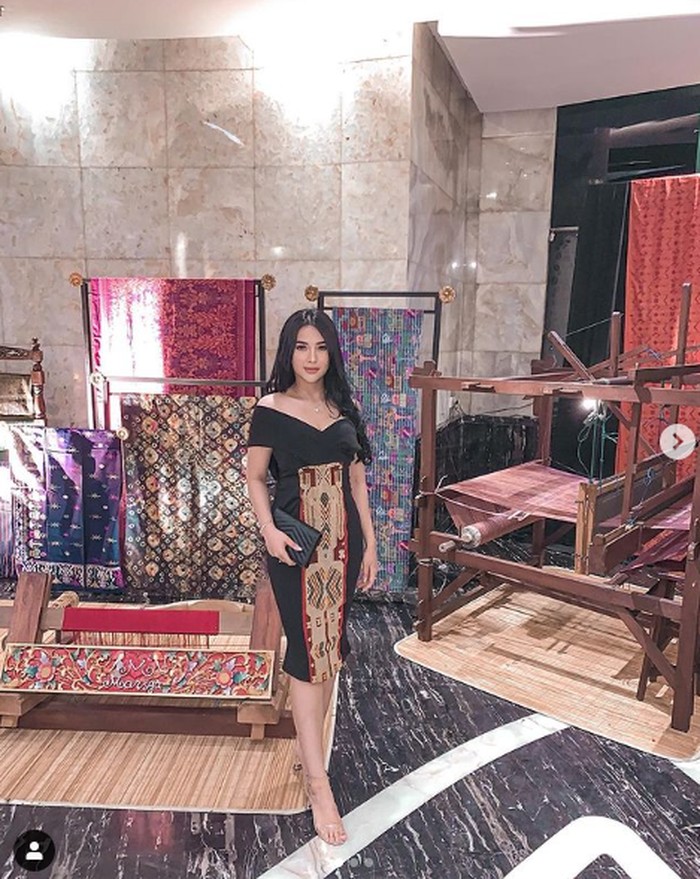 Kenalan dengan Amelia NS, Si Seksi Serba Bisa