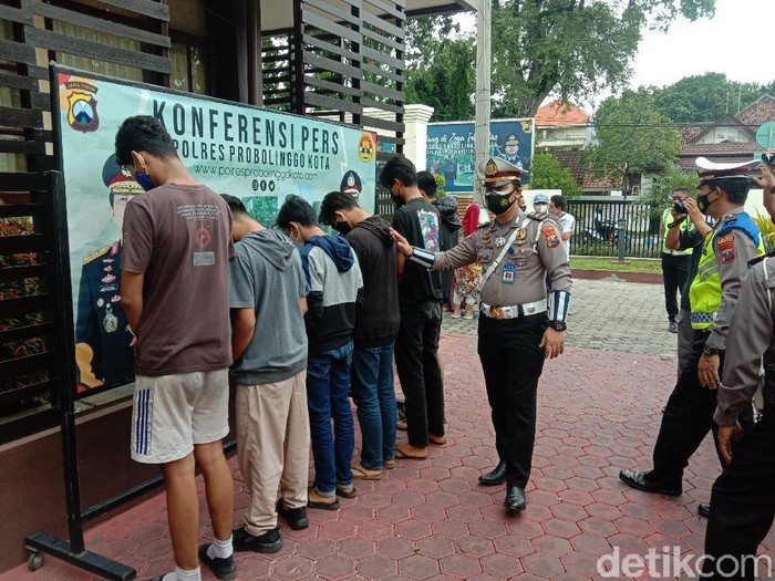 Viral Pengendara Tancap Gas Terjang Genangan Air, 6 ABG Menyerahkan Diri Viral Pengendara Tancap Gas Terjang Genangan Air, 6 ABG Menyerahkan Diri