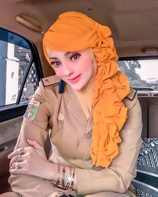 10 Gaya Pns Berhijab Asal Lampung Yang Viral Karena Dandan Bak Barbie
