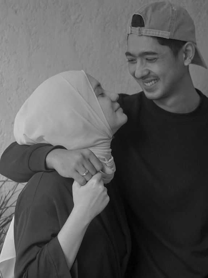 7 Gaya Kece Arya Saloka, Si Aldebaran yang Memikat Hati