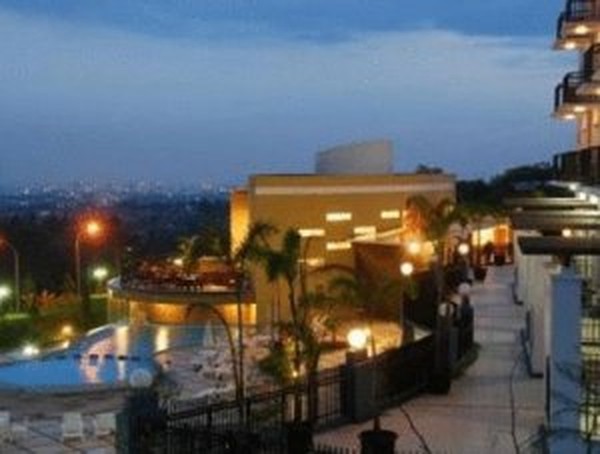 Aloha! Tahun Baru dengan Nuansa Hawaii di Bandung