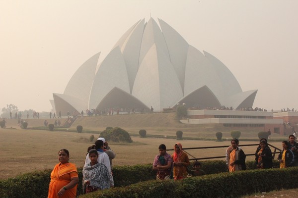 Serba Angka 9 di Lotus Temple, India