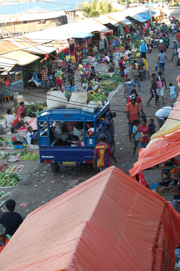 SINGGAH DI PASAR SANGGENG MANOKWARI