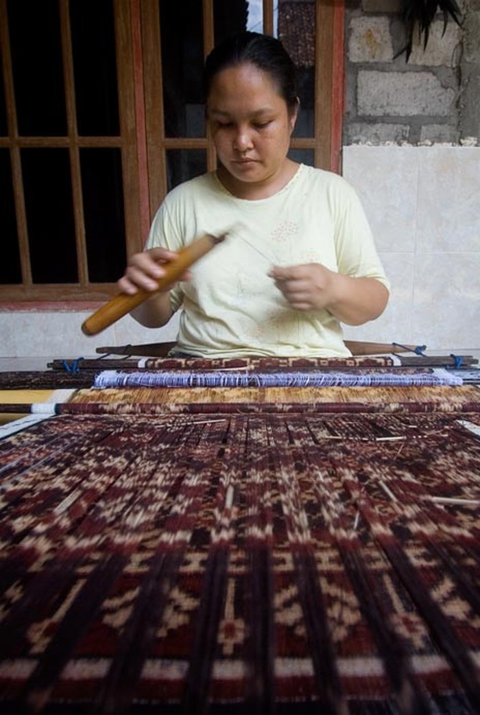 Tenun Gringsing Kekayaan Leluhur Desa Adat Tenganan