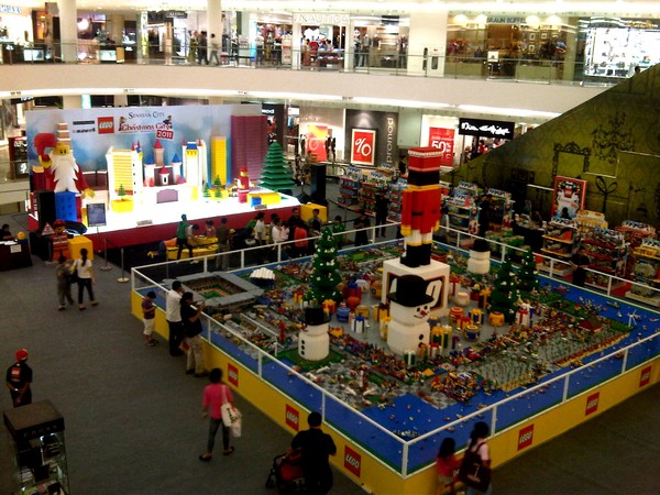 Wah! Ada Kota Lego Bernuansa Natal di Senayan City