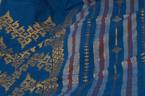 Warna-Warni Songket Riau