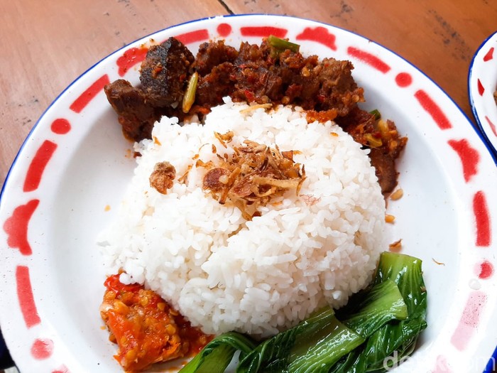 Nasi Goreng Paru hingga Empal Mercon yang Rasanya Mantul