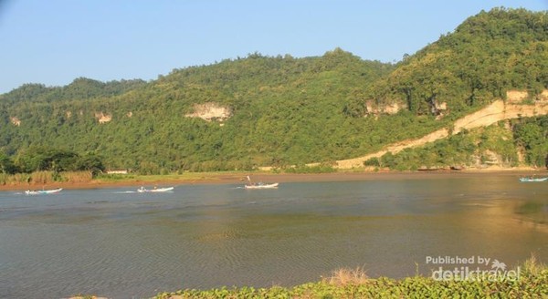 Akhir Pekan di Pacitan, Yuk Main ke Pantai Pancer Door