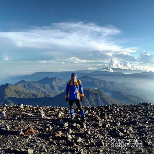 Aneka Gunung Indonesia yang Katanya Angker
