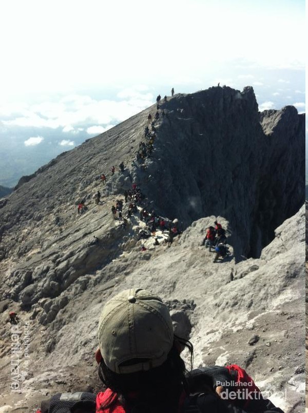 Asyiknya Mendaki Gunung Merapi