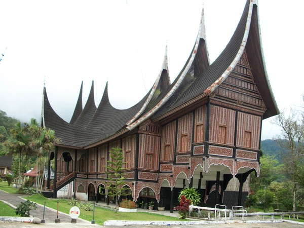 Atap Bagonjong, ikon Sumatra Barat
