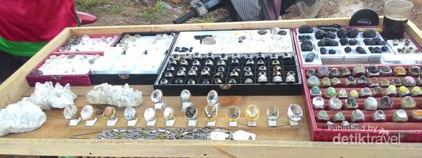 Batu Akik Meteor, Suvenir Khas dari Belitung