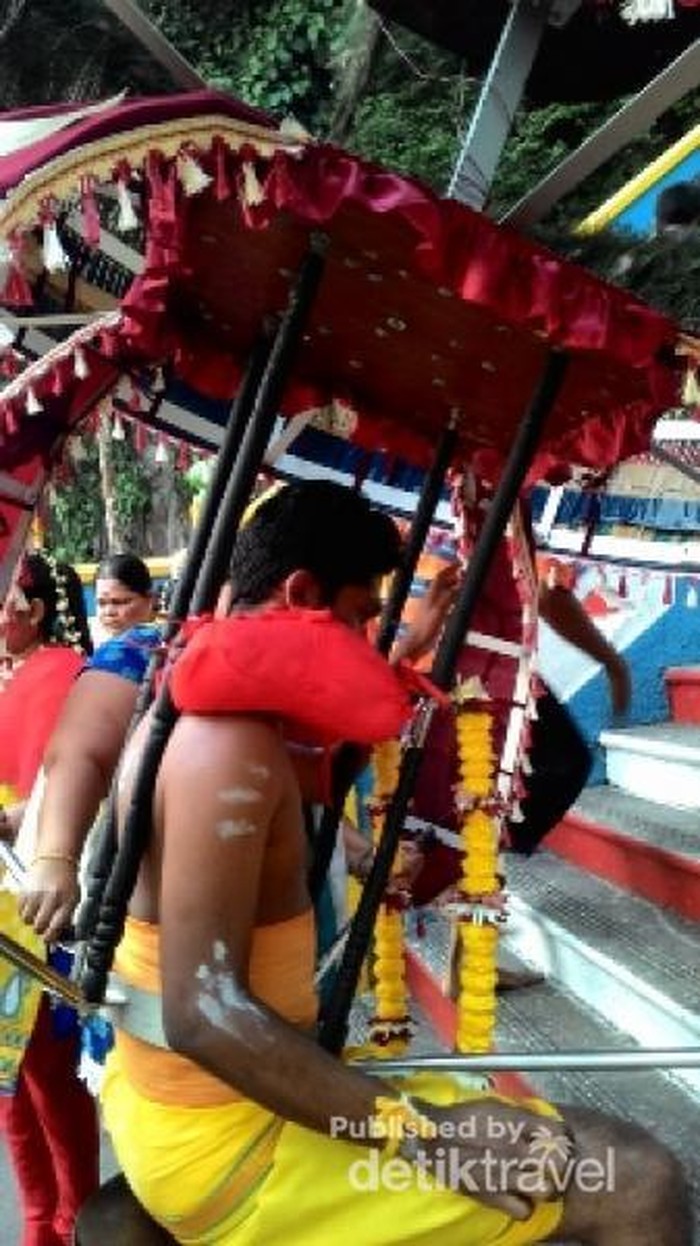 Batu Caves Malaysia, Patung Dewa Raksasa & Festival Thaipusam