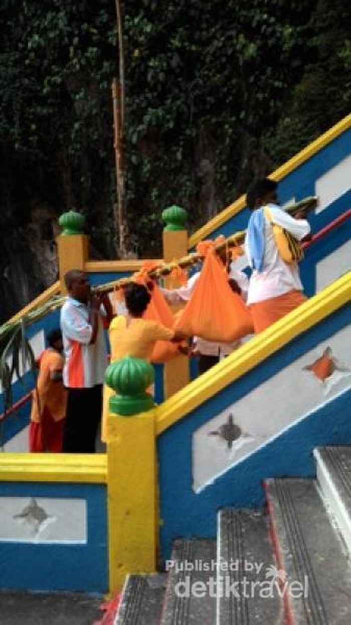 Batu Caves Malaysia, Patung Dewa Raksasa & Festival Thaipusam