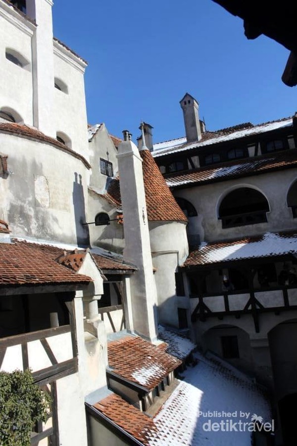 Bertamu ke Kastil Drakula di Rumania Bertamu ke Kastil Drakula di Rumania