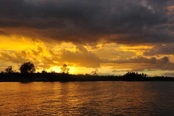 Bula di Maluku, Kota Minyak dengan Pantai Super Jernih!