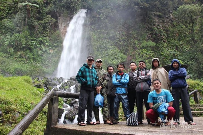Cantik! Ini Air Terjun Gunung Gede Pangrango