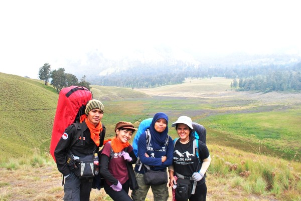 Cantiknya! Padang Lavender Oro-oro Ombo di Gunung Semeru