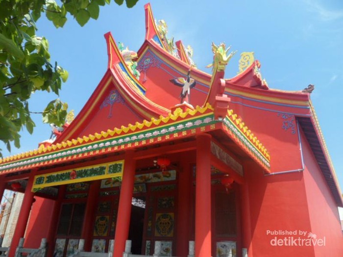 Cantiknya Vihara Satu Ini Bikin Hati Adem