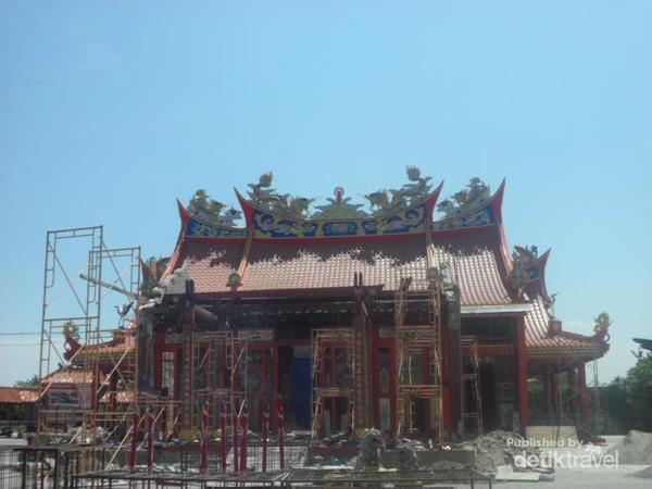 Cantiknya Vihara Satu Ini Bikin Hati Adem