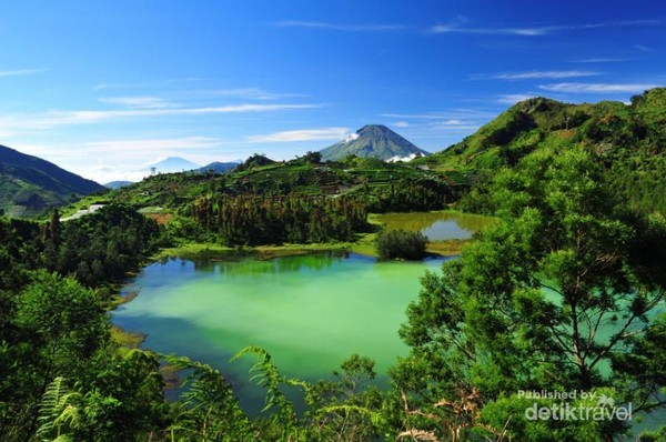 Danau yang Warna Airnya Bisa Berubah-Ubah Ada di Dieng