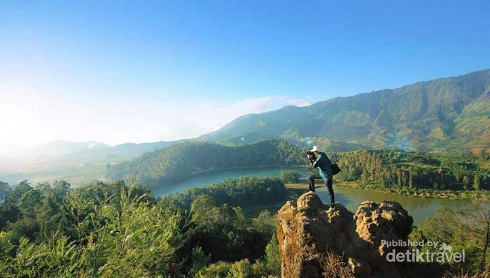 Danau yang Warna Airnya Bisa Berubah-Ubah Ada di Dieng