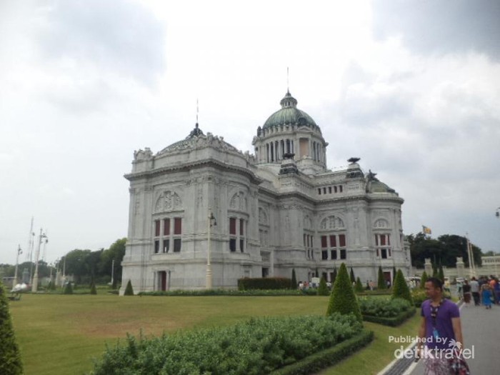 Dusit, Istana Raja Thailand Bergaya Eropa