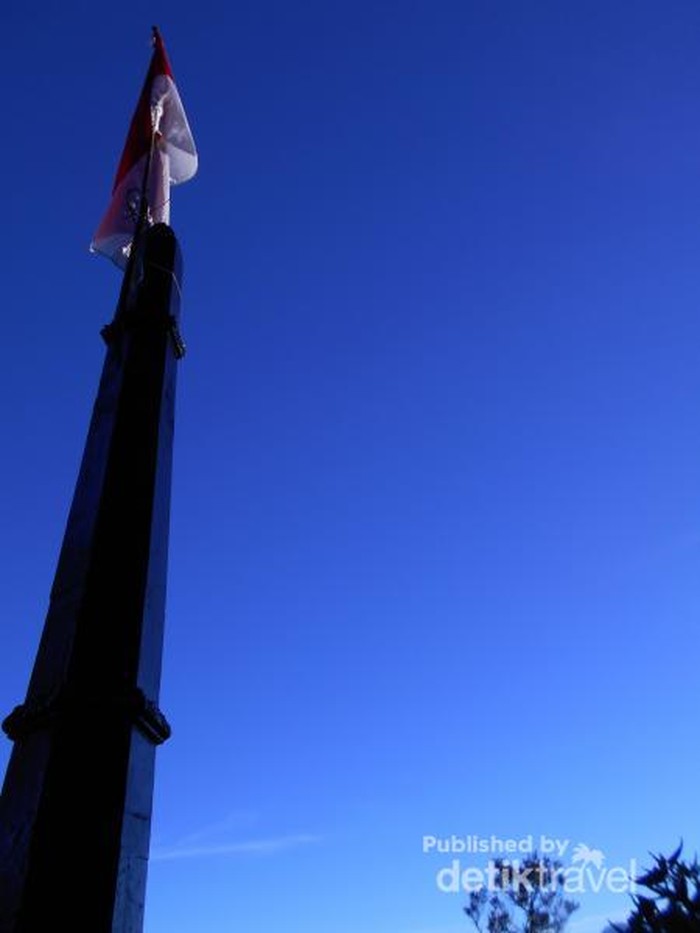 Golden Sunrise & Lautan Awan yang Menawan di Puncak Panderman