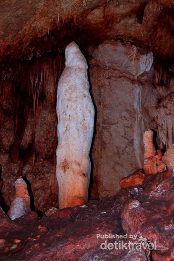 Hiii! Ada Batu Pocong di Gua Peden, Pacitan
