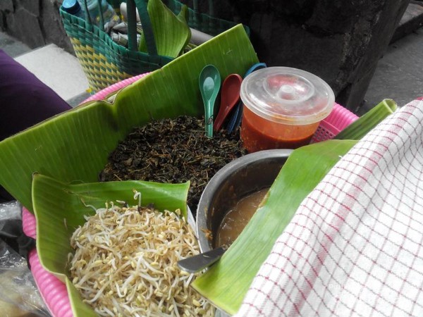 Icip-icip Pecel Semanggi, Kuliner Langka Asli Surabaya