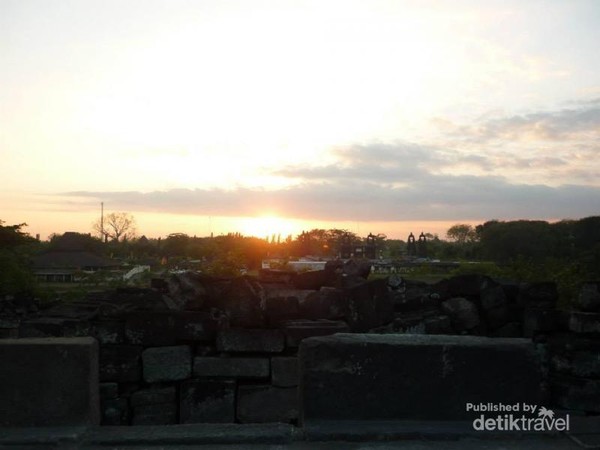Indahnya Sunset di Candi Prambanan