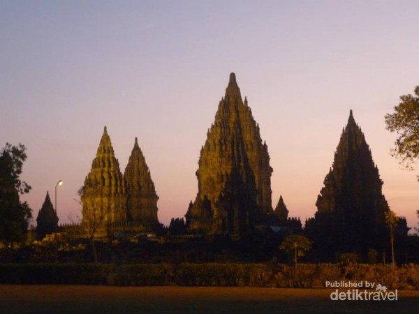 Indahnya Sunset di Candi Prambanan