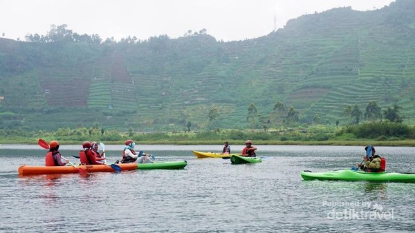 Ini Baru Asyik, Main Kayak di Negeri di Atas Awan