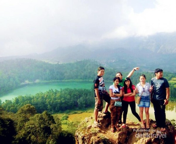 Ini Spot Terbaik Untuk Melihat Danau Telaga Warna di Dieng