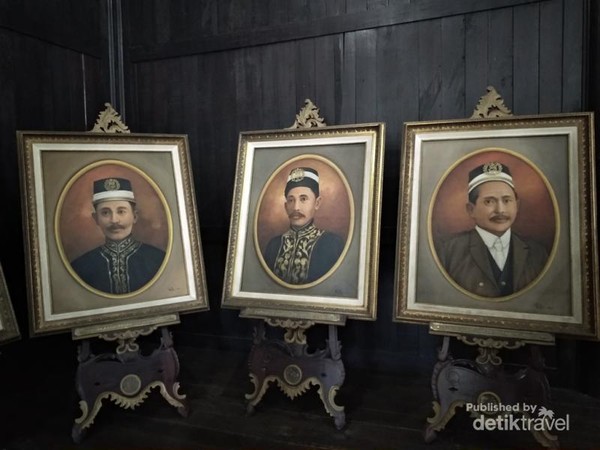 Istana Kuning yang Tak Kuning