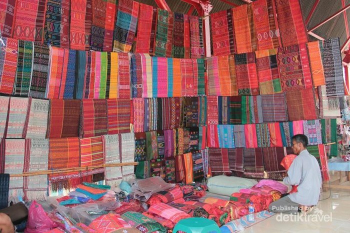 Jalan-jalan ke Balige, Jangan Lupa Beli Ulos Di Sini