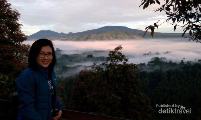 Kala Tebing Keraton Terlihat Seperti Negeri di Atas Awan